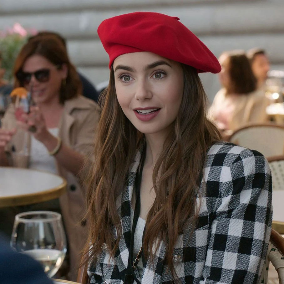 Emily in Paris et l’art de porter le couvre-chef